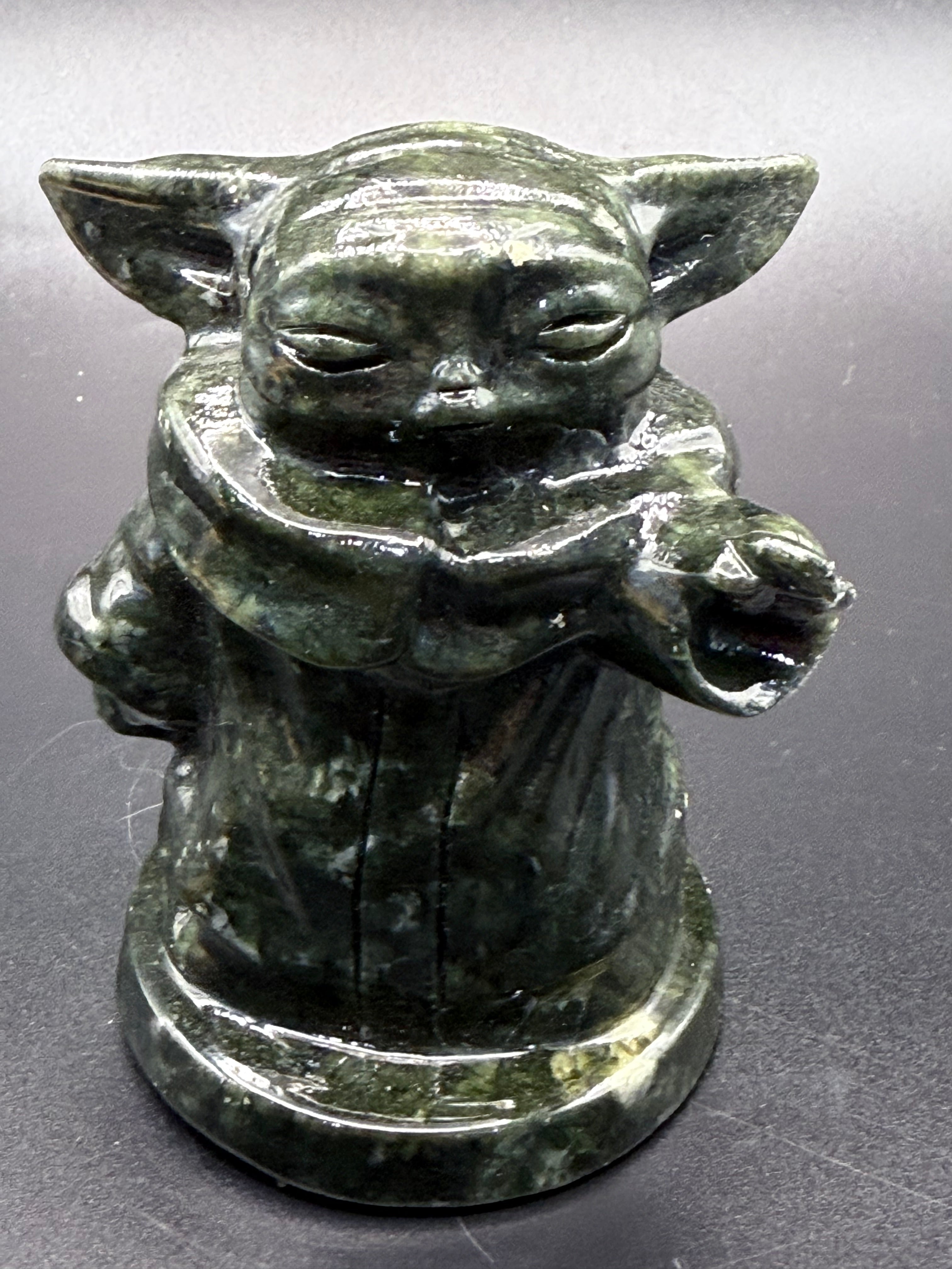 Hand-Carved Serpentine Jade Yoda Figurine 515g 10cm – Crystal wonderland